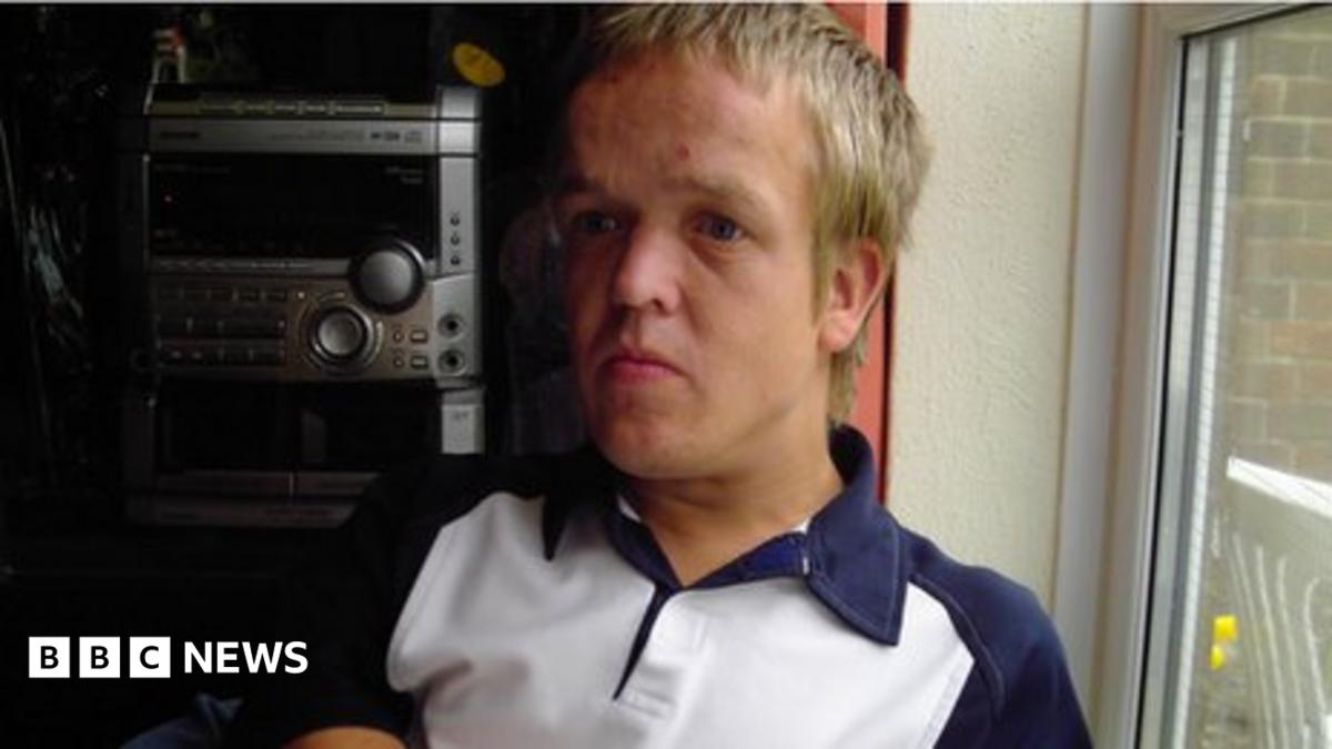 Lee Webster jailed for Jason Wood pills-in-beer 'prank' killing - BBC News