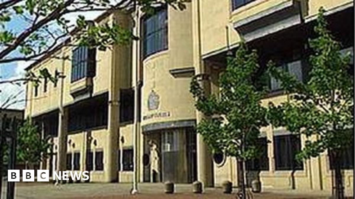 Spiritual healer George Boak accused of groping patients - BBC News