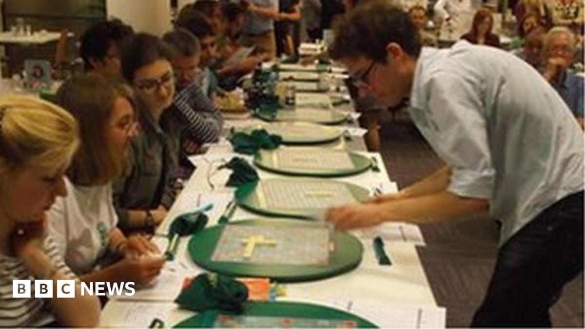 Oxford University student's Scrabble world record bid - BBC News