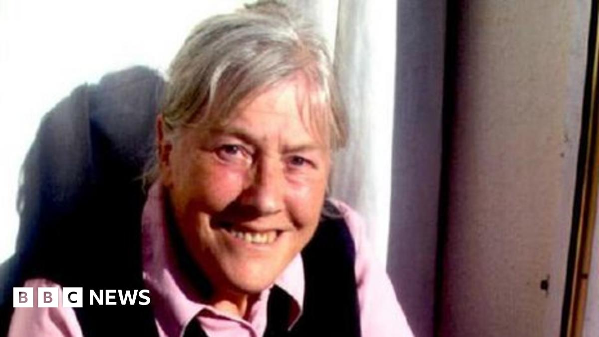 Jean Shaw, 72, killed in A2 crash was 'always smiling' - BBC News