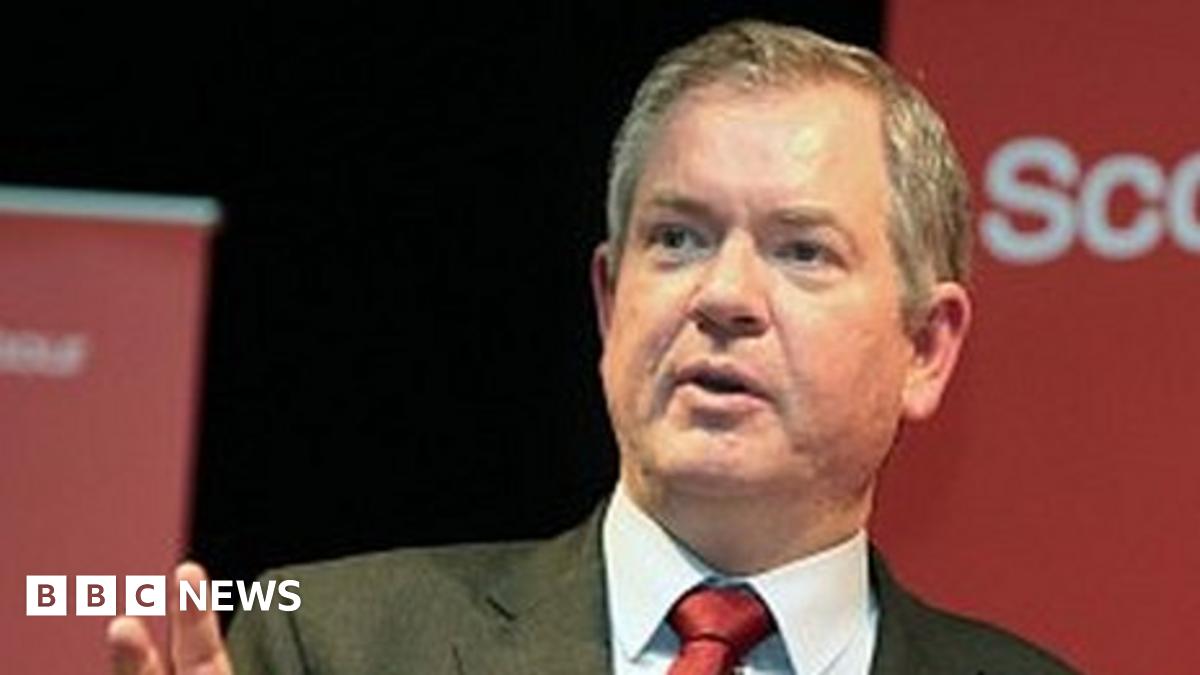 Tom Harris quits frontbench 'to be good husband and father' - BBC News