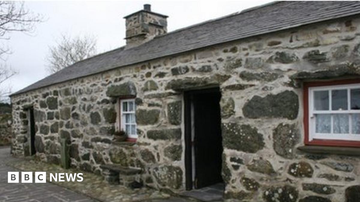 Kate Roberts home Cae'r Gors cottage acquired by Cadw - BBC News