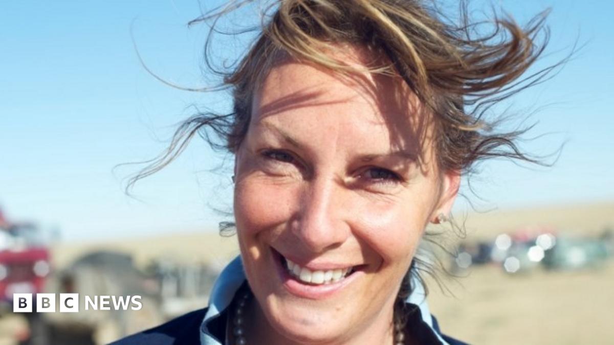 Peking to Paris Rally death: Emma Wilkinson 'lovable' person - BBC News