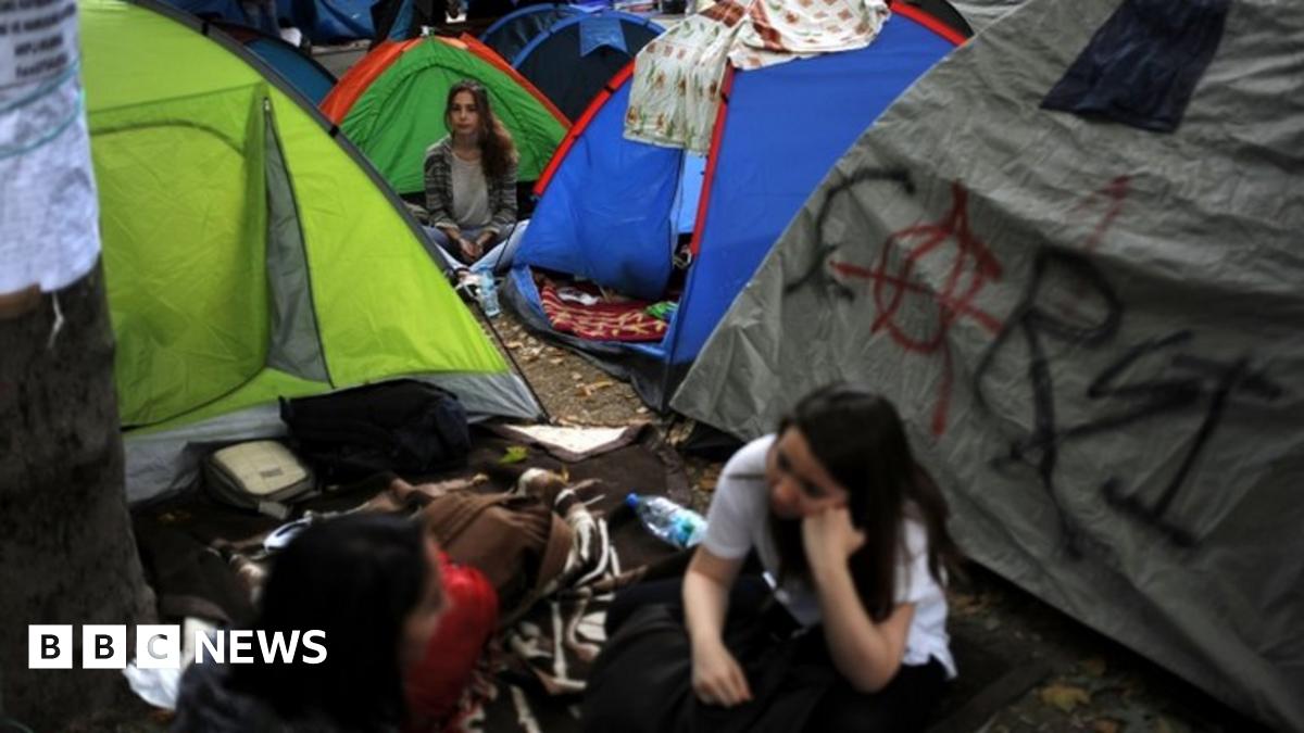 Turkey protests: Erdogan meets Gezi Park activists - BBC News