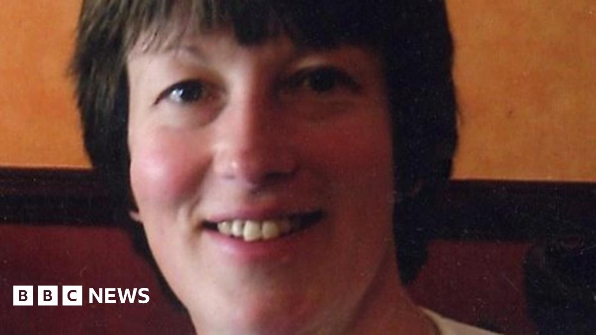 Dunnottar Castle body confirmed as Aberdeen woman Carole Corbett - BBC News