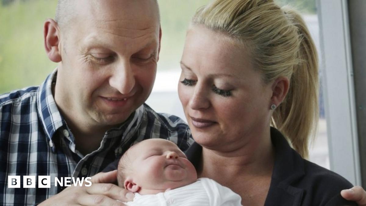 First baby conceived with time-lapse imaging IVF born in Glasgow - BBC News