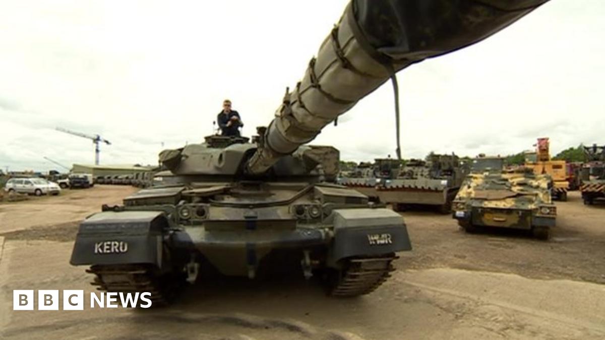 Chieftain battle tank bought by Californian for £41k - BBC News