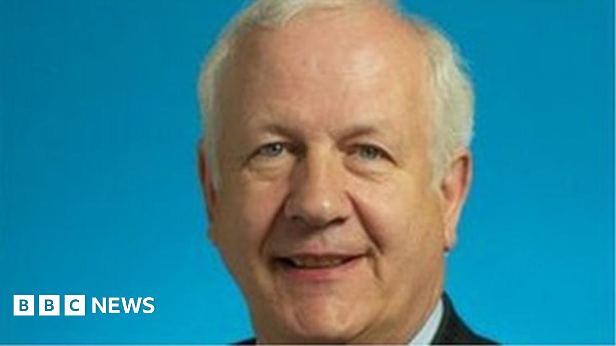 Ex-Policing Board chairman Brian Rea awarded CBE - BBC News