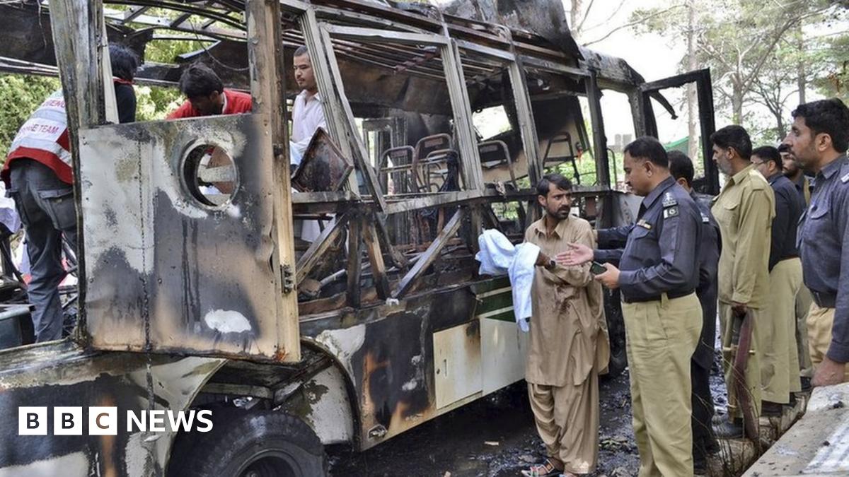 In pictures: Pakistan attacks - BBC News
