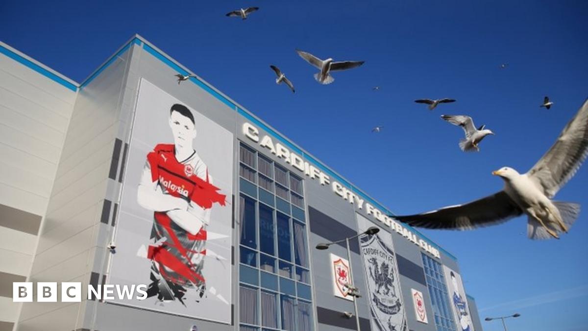 Train hero Cardiff City fan John Noctor honoured by club - BBC News