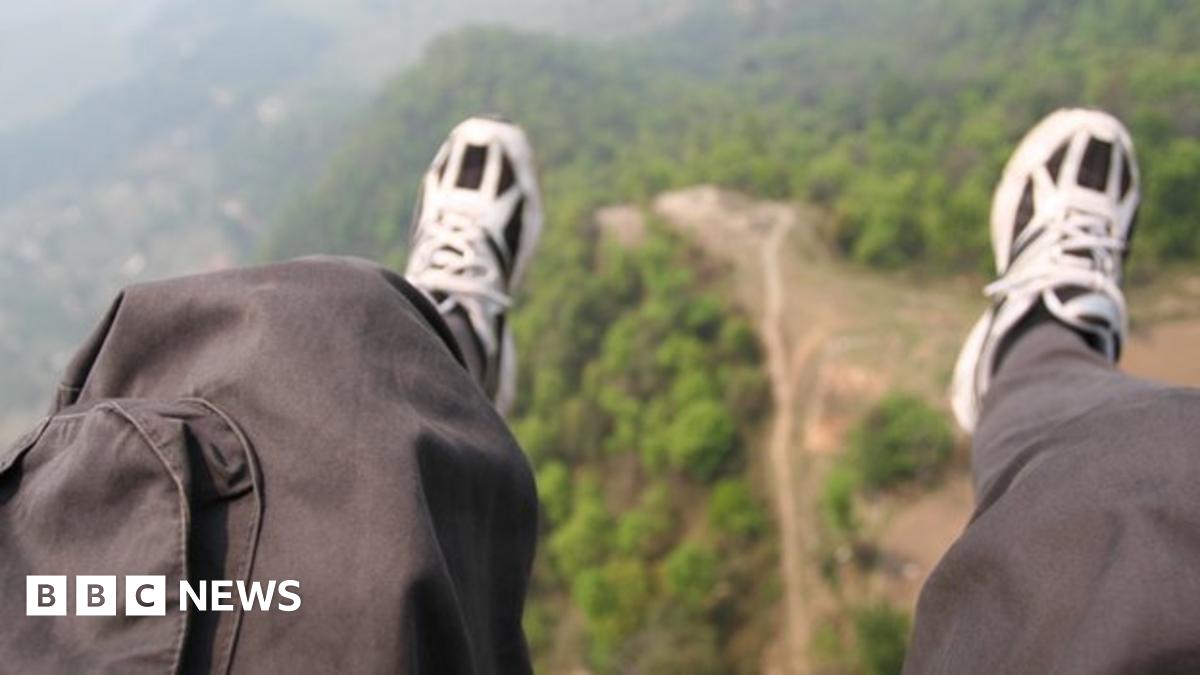 Five survivors of spectacular falls - BBC News