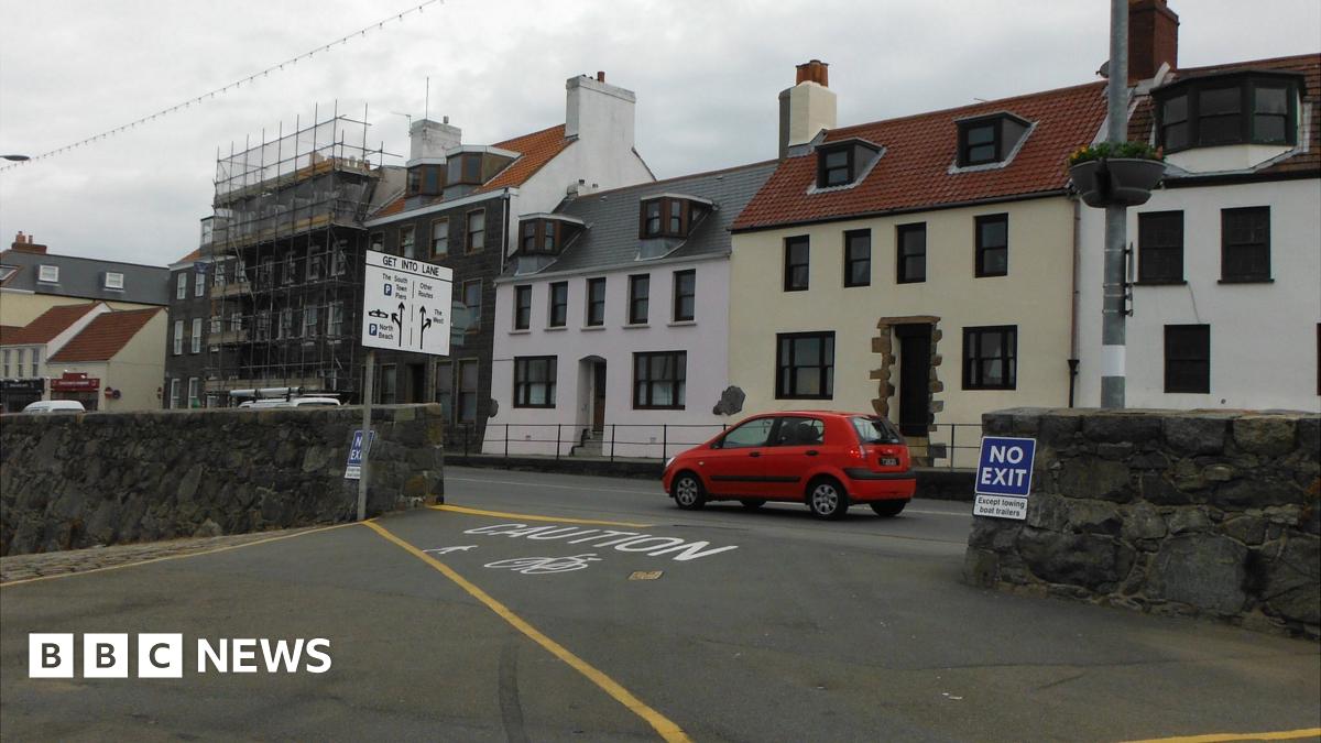 Guernsey lorry driver Nigel Simon cleared of cyclist death - BBC News