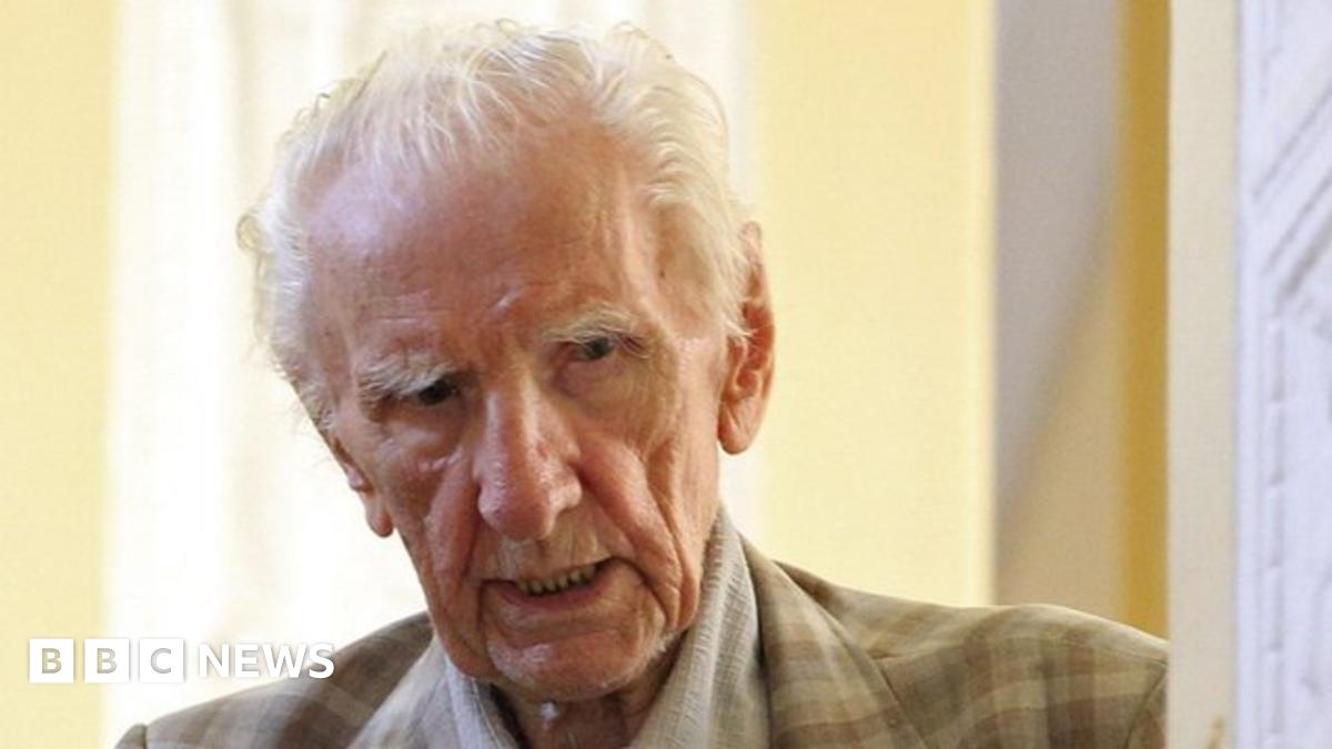 Hungary charges Laszlo Csatary, over Nazi war crimes - BBC News