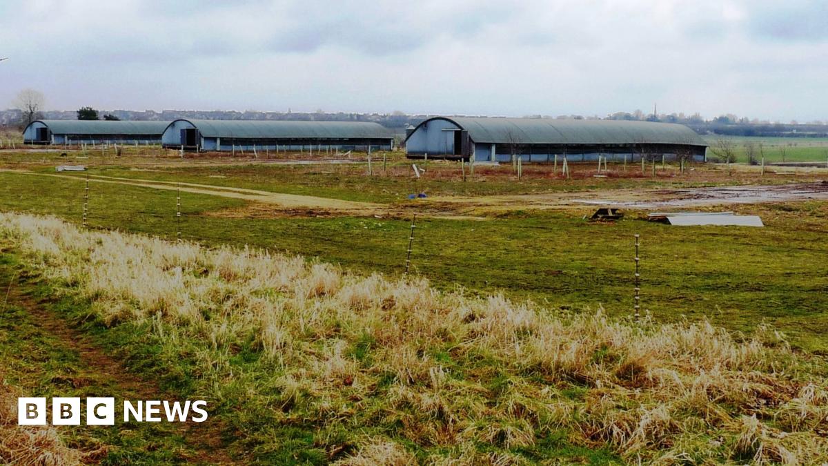 Plans for huge 'eco park' at Sleaford chicken farm go on display - BBC News