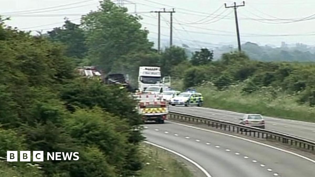 A1 crash deaths: Two South Yorkshire victims identified - BBC News