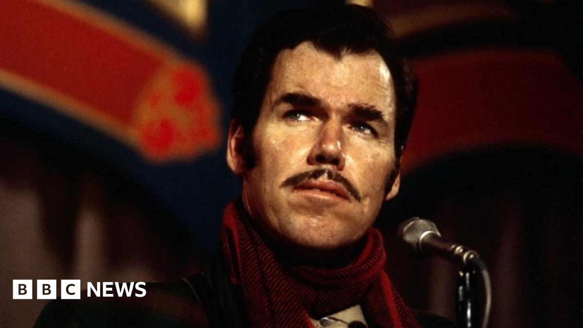 Slim Whitman, US country singer, dies at 90 - BBC News