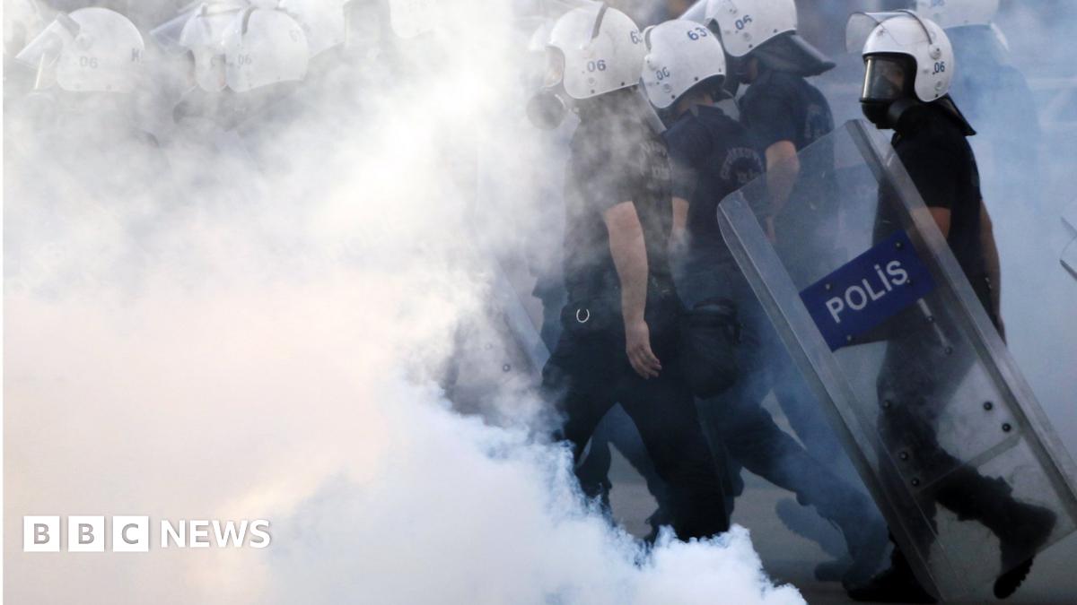 Policing protests: Containment or contagion? - BBC News