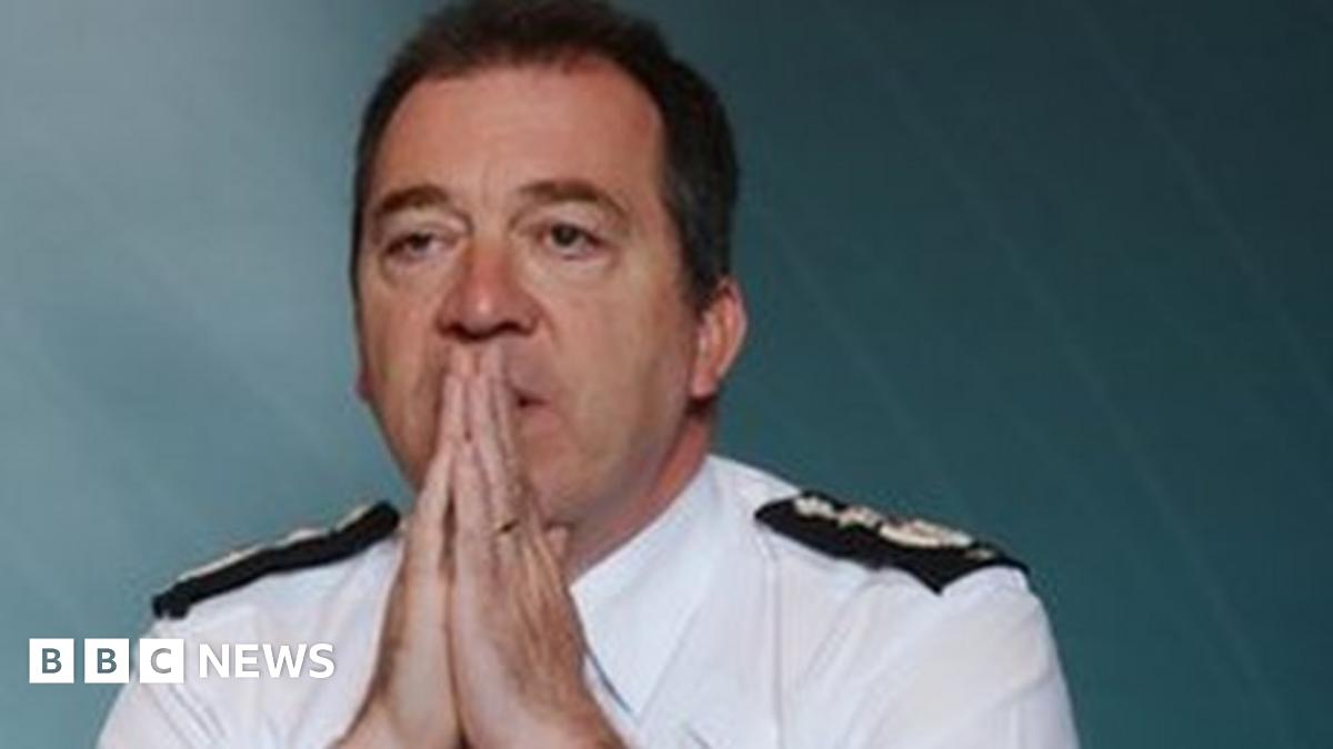 Chief Constable Matt Baggott 'free to hire temporary staff' - BBC News