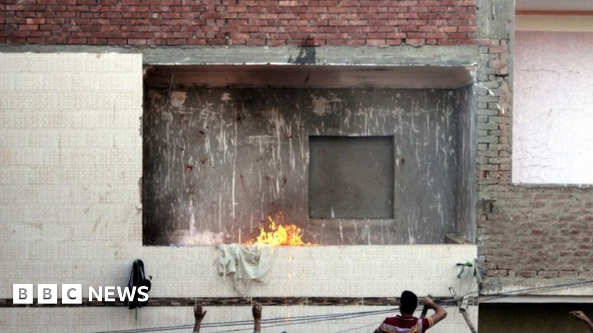 Egypt mob attack kills four Shia Muslims near Cairo - BBC News