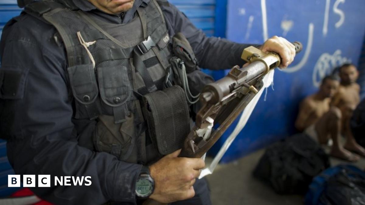 Rio de Janeiro favela police operation leaves nine dead - BBC News