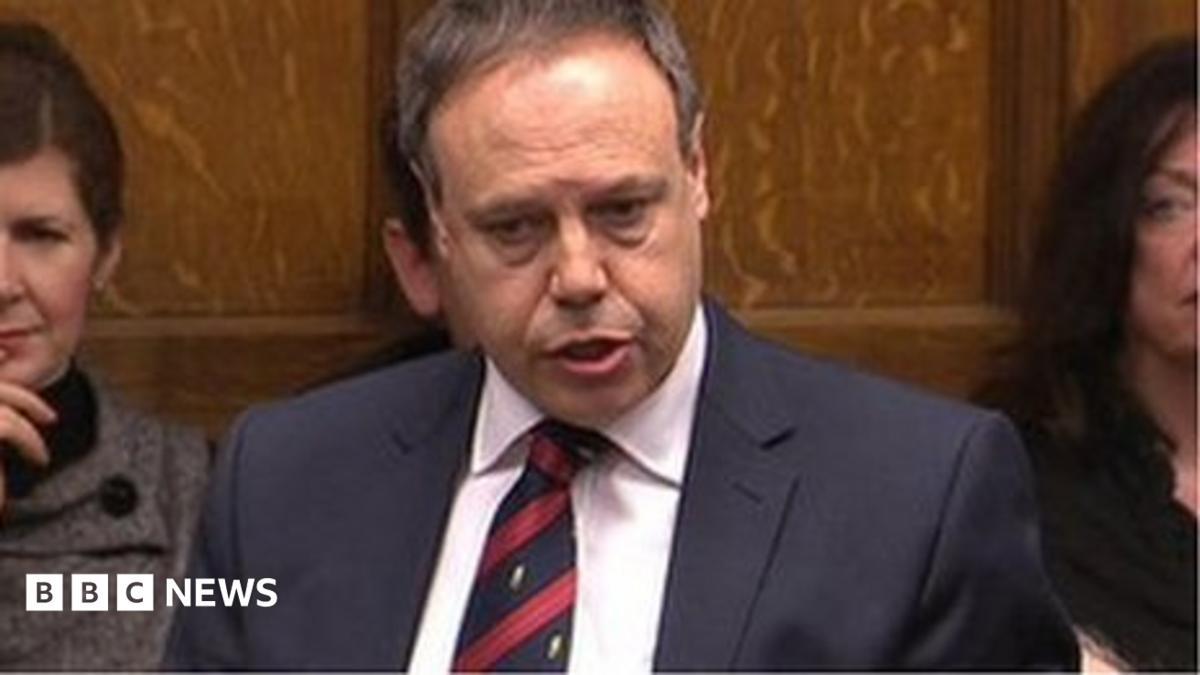 Nigel Dodds calls on SDLP to withdraw 'bigots' remark - BBC News