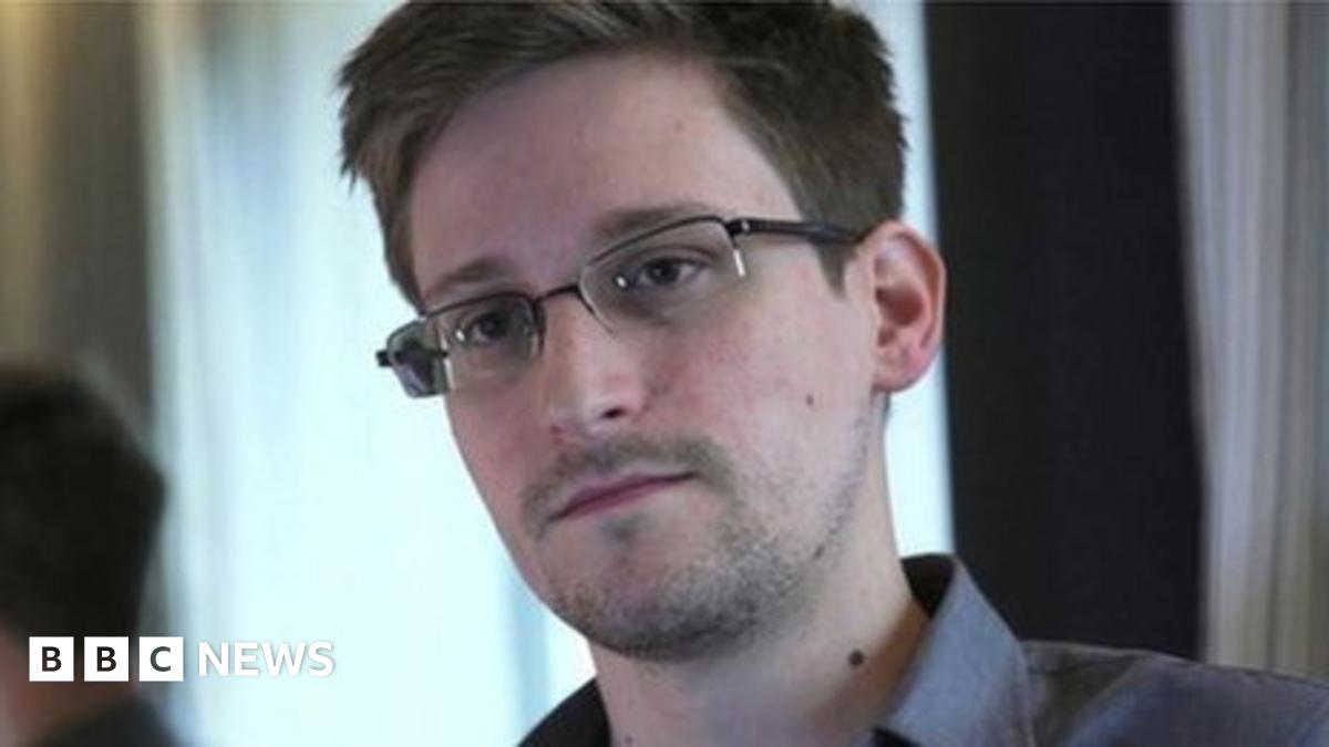Edward Snowden 'applies for asylum in Russia' - BBC News