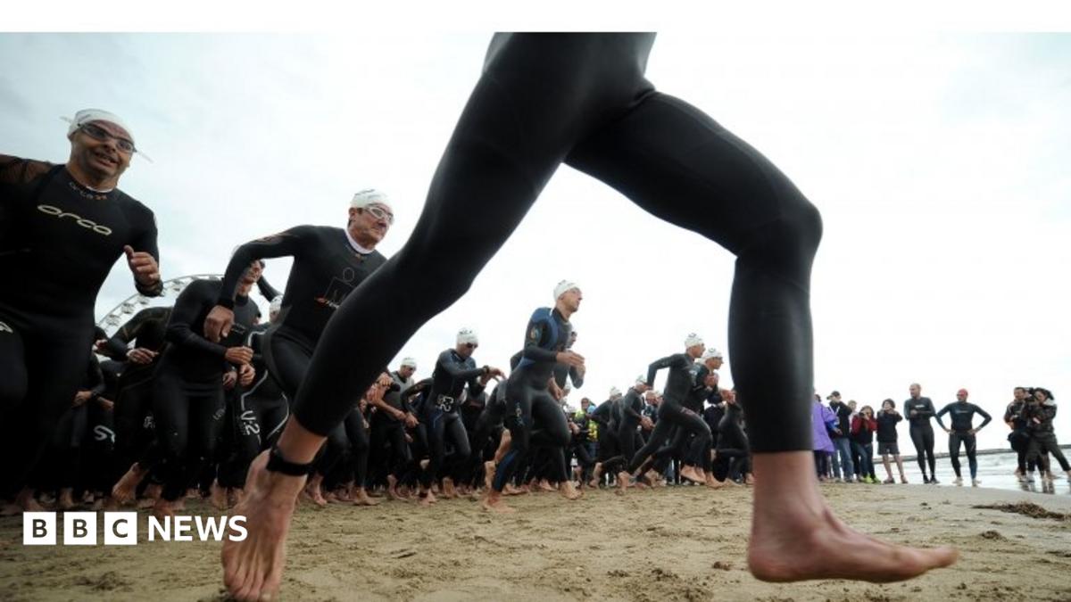 Isle of Man TT: One hundred take on new triathlon - BBC News