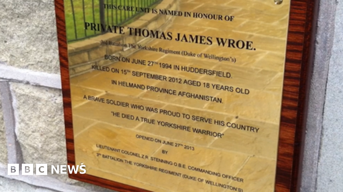 Private Thomas Wroe honoured with birthday plaque - BBC News