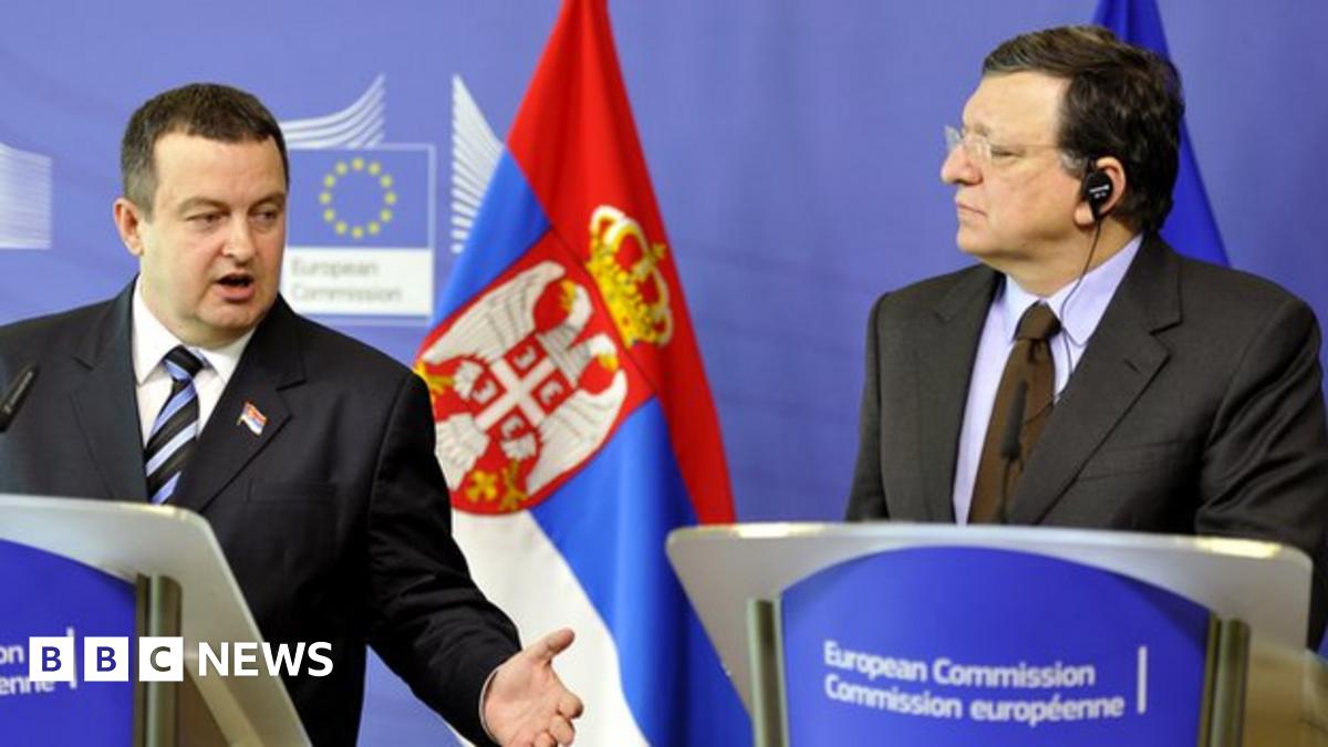 EU set for Serbia membership talks - BBC News