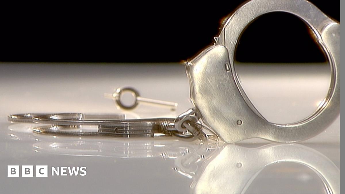 London Fire Brigade reveals rise in handcuff callouts - BBC News