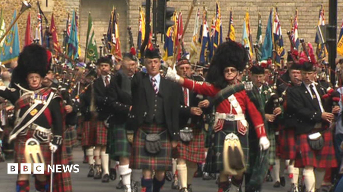 Armed Forces Day: 1,000 join Cardiff parade - BBC News