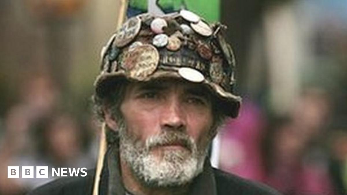 Anti-war protester Brian Haw musical to get London premiere - BBC News