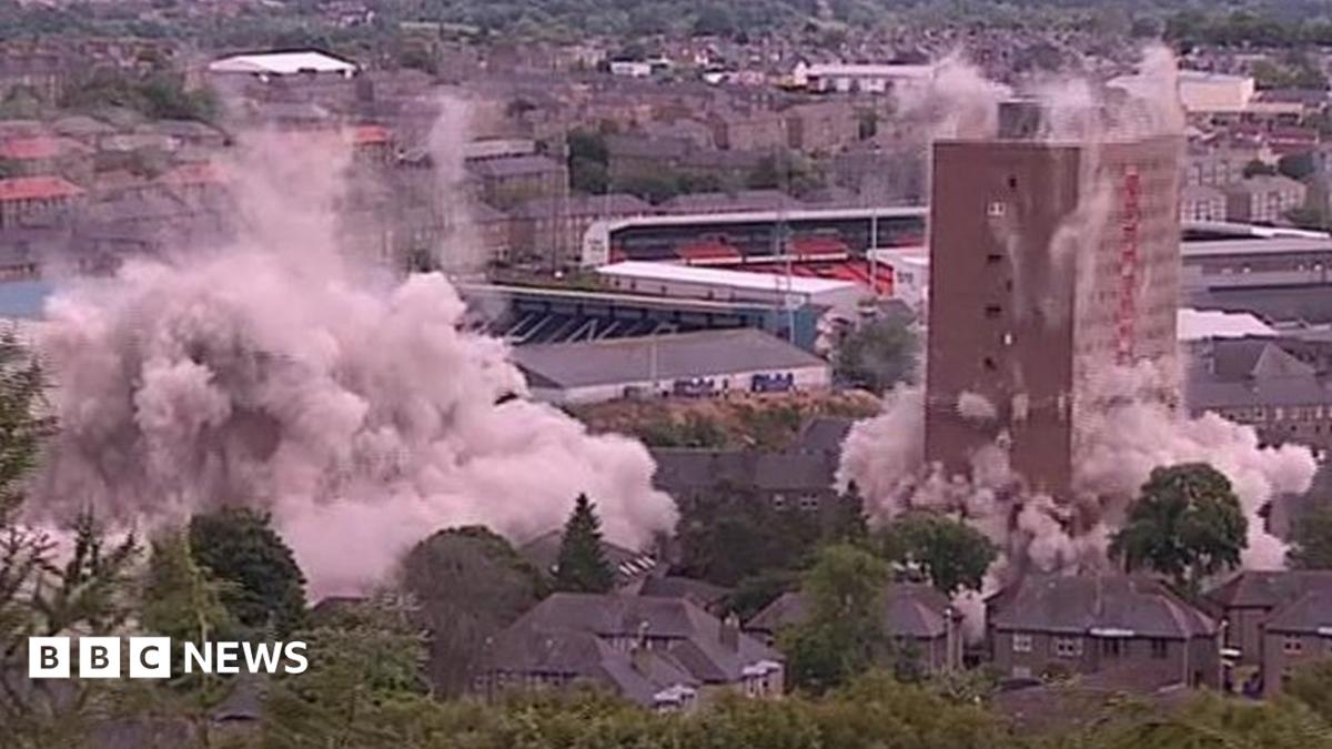 In pictures: Bringing down the Dundee tower blocks - BBC News