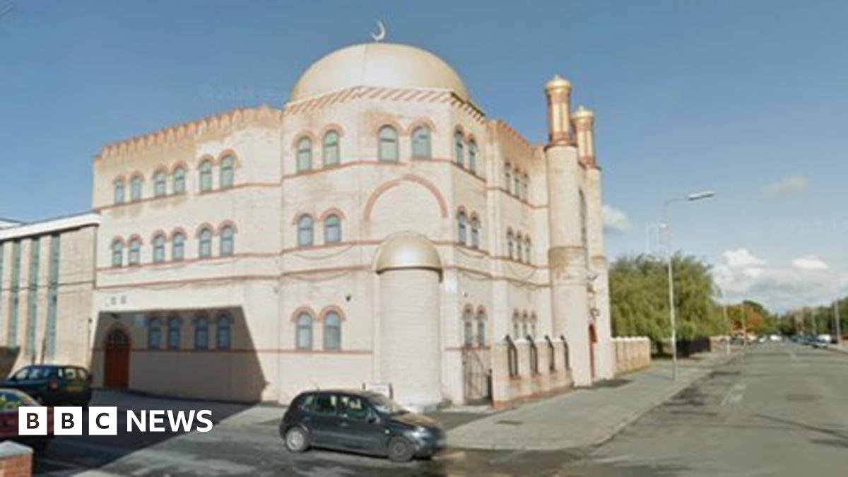 Toxteth mosque 'suspect' suitcase: Danish man cautioned - BBC News
