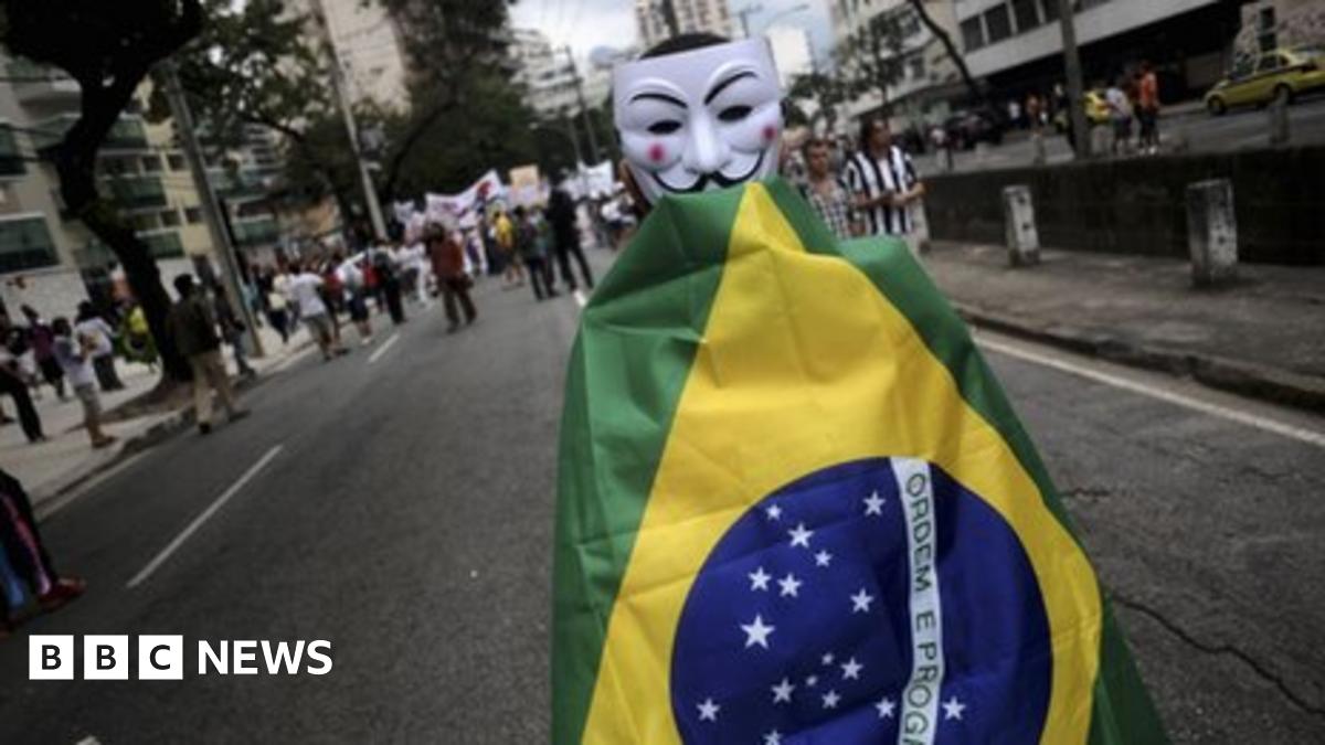 Protesters question Brazil leaders' credibility - BBC News