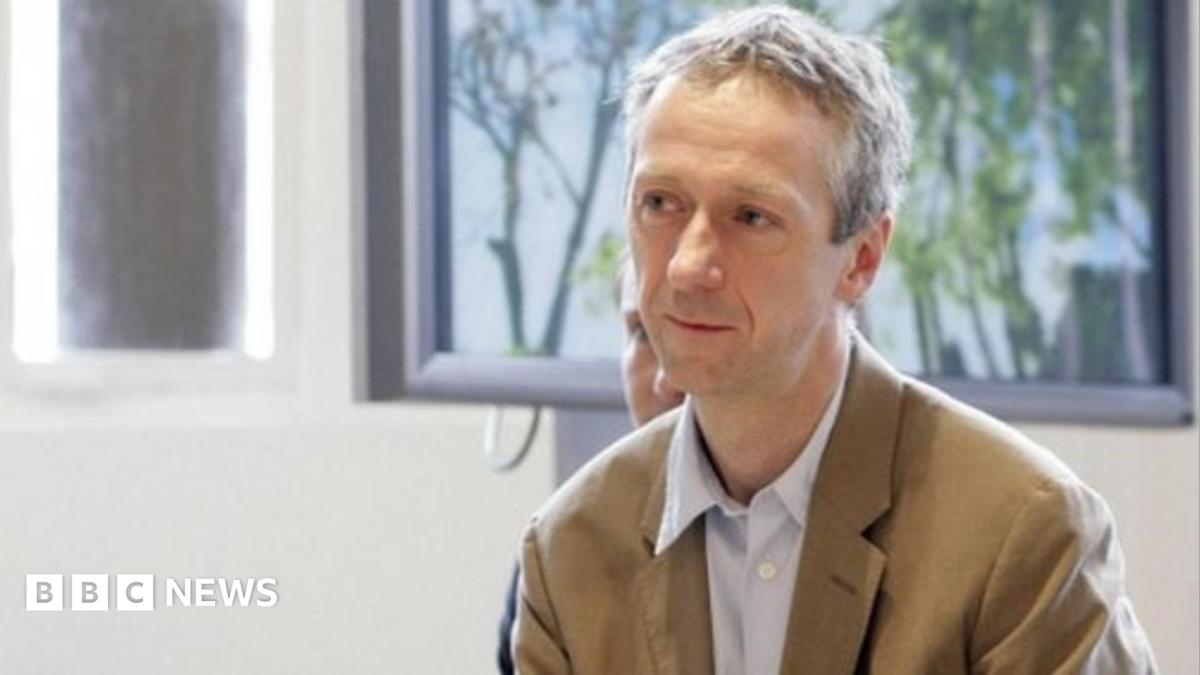 Former BBC boss explains why he gave back severance pay - BBC News