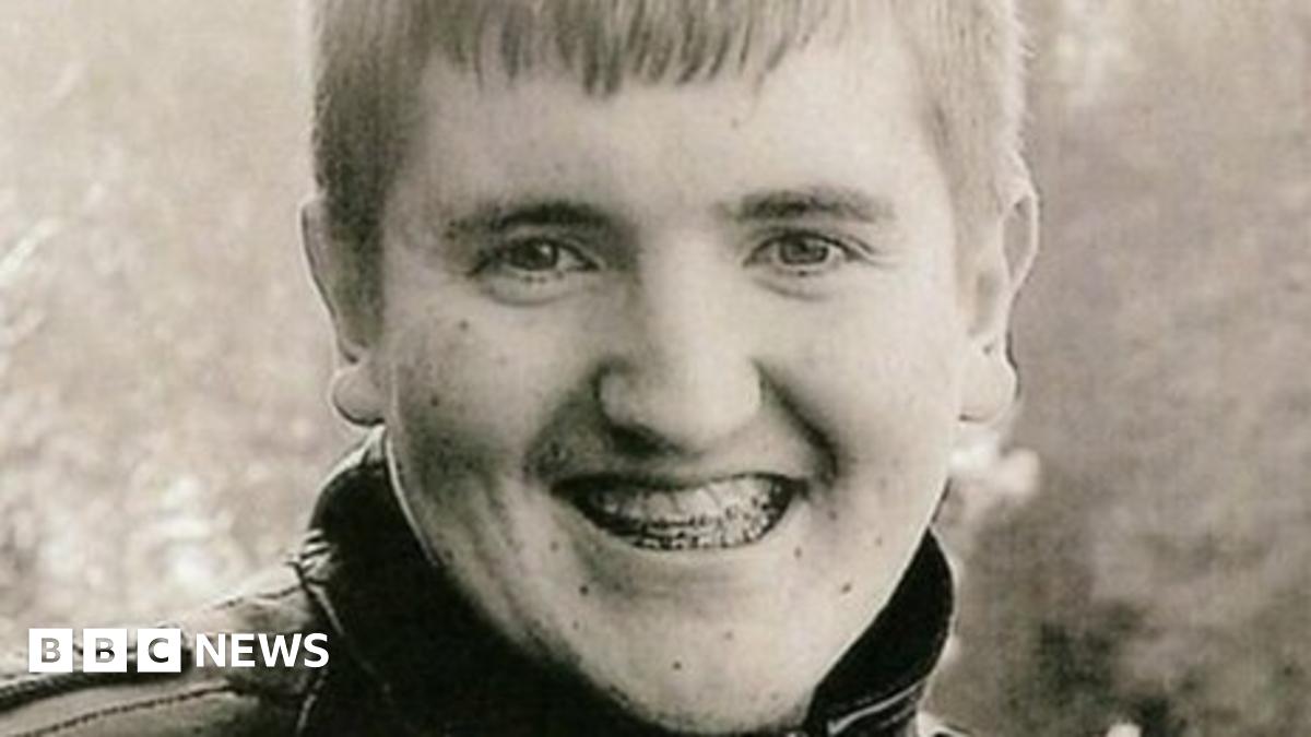 Sister of drink-drive victim Jamie Still hands in petition - BBC News