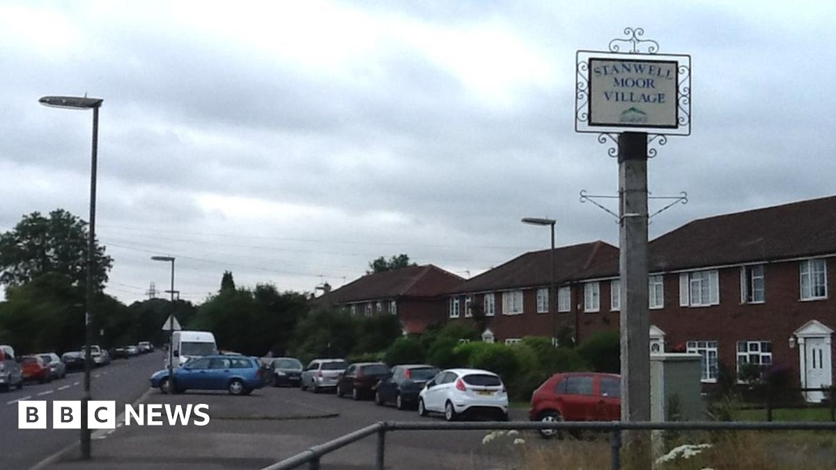 Stanwell Moor meeting over Heathrow 'blight fears' - BBC News