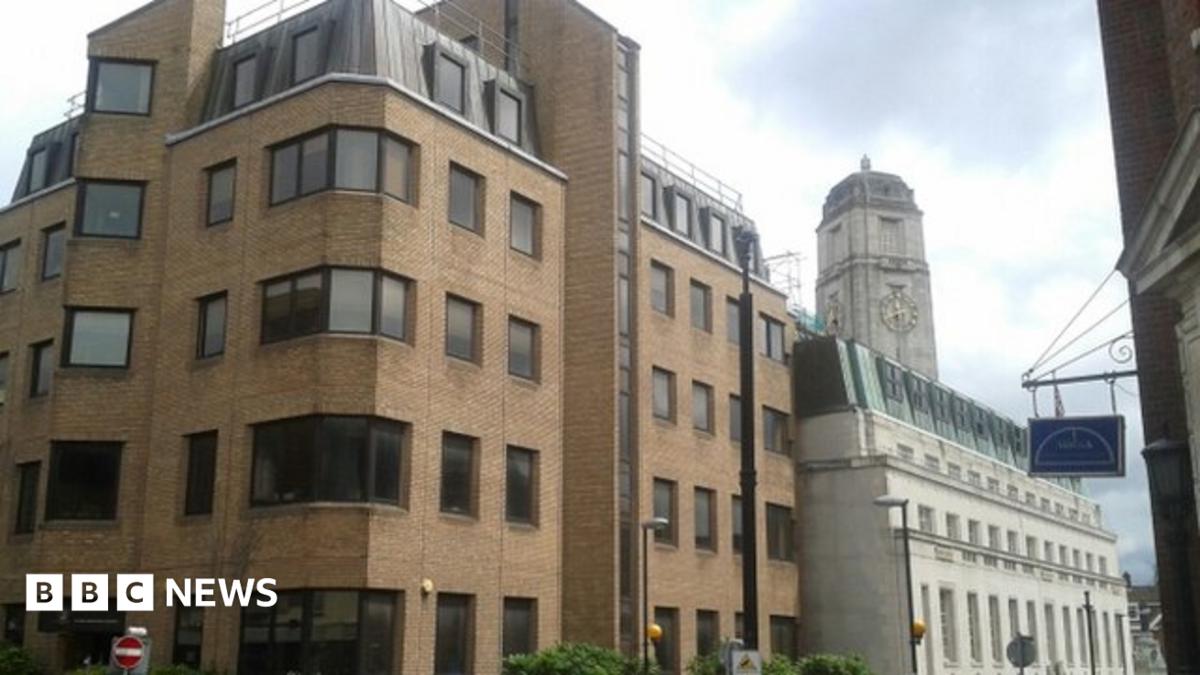 'Grave doubts' over Luton Town Hall's £5m makeover - BBC News