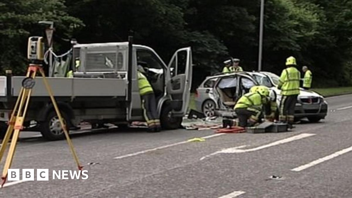 Treluswell crash: Two killed as car and lorry collide - BBC News