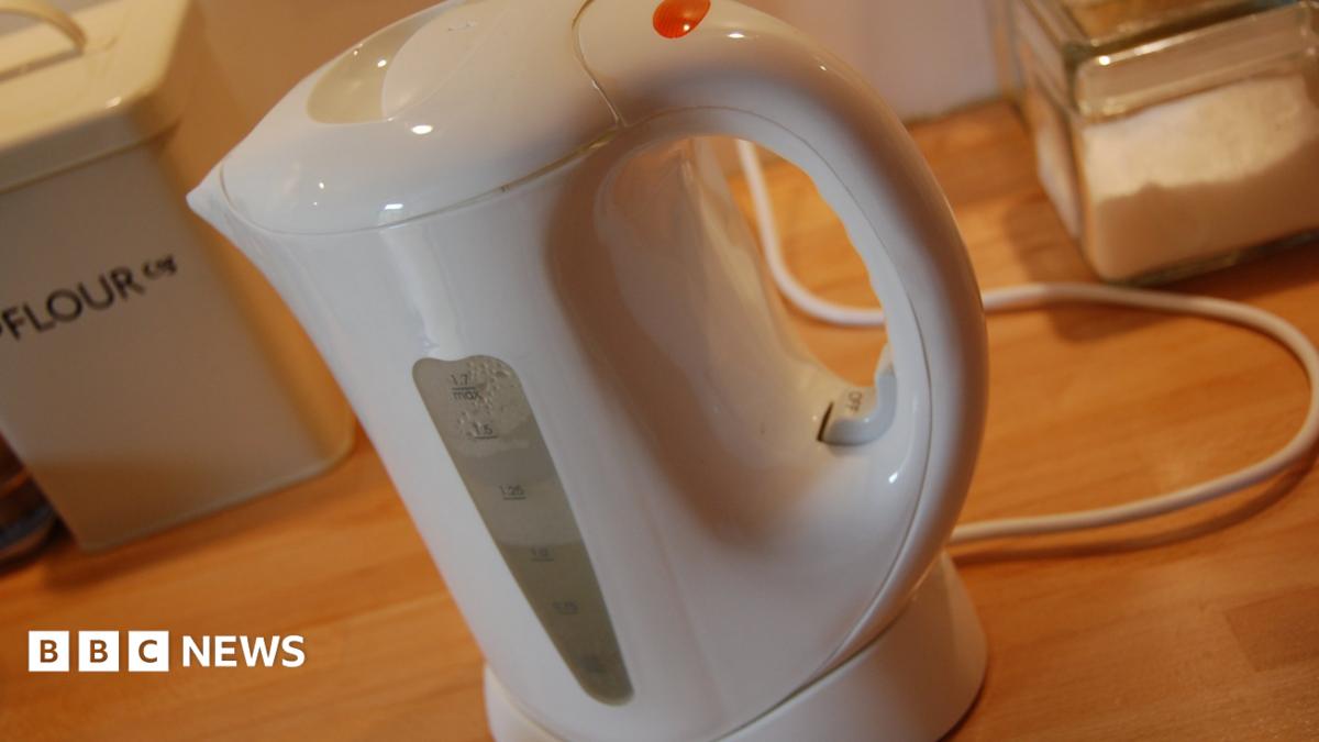 Overfilling kettles wastes £68m a year, says report - BBC News