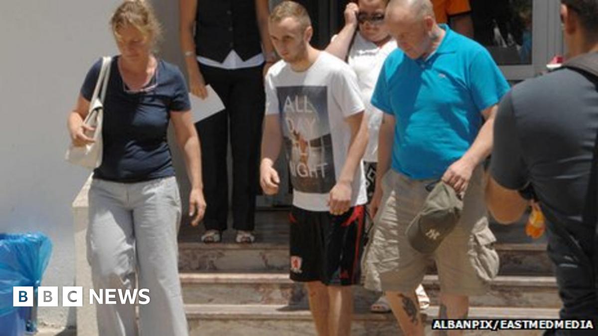 Dwayne Ward Turkey stabbing: Teen feared he would die - BBC News