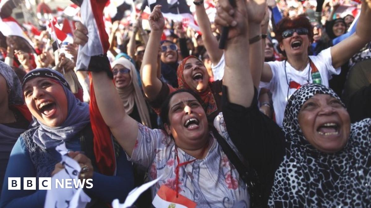 Egypt's Morsi ousted: Papers express joy and concern - BBC News