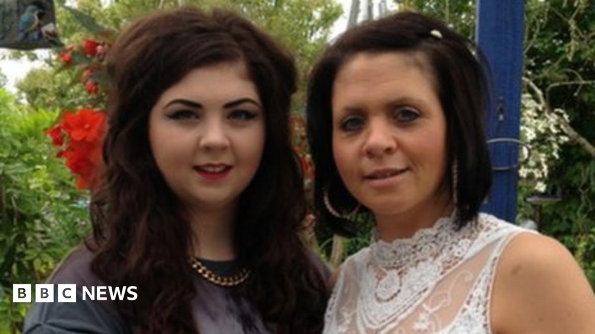 Bromfords School bans Megan-Rose Thompson from prom - BBC News