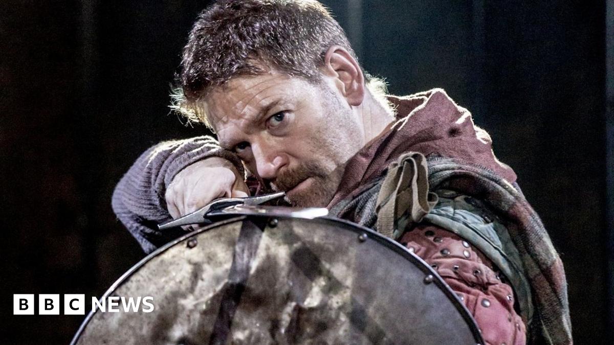 Sir Kenneth Branagh's Macbeth impresses in Manchester - BBC News