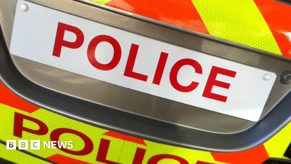 Body found in Norfolk river by fisherman - BBC News