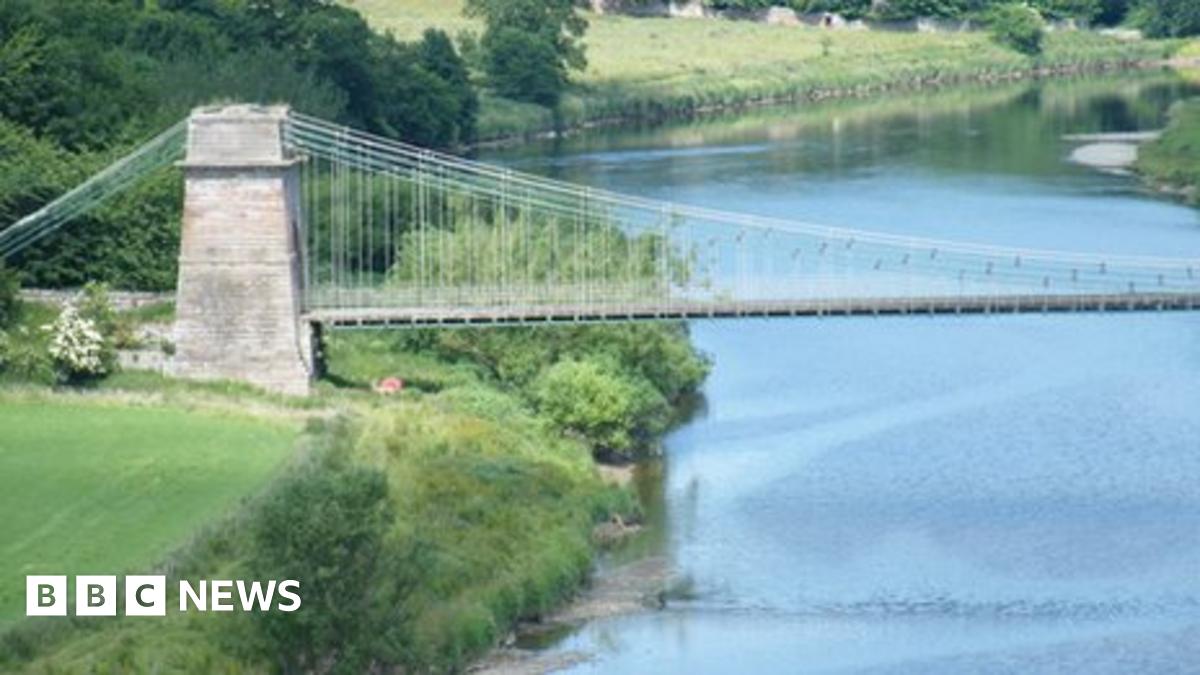 Experts inspect Union Chain Bridge - BBC News