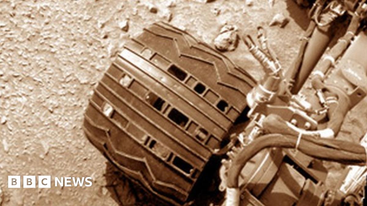 Curiosity Mars rover hits the road - BBC News