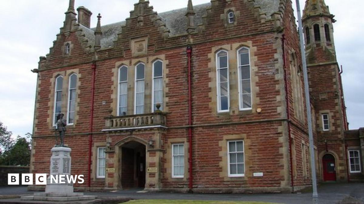 Former Baptist minister David McFeeters admits abuse charge - BBC News