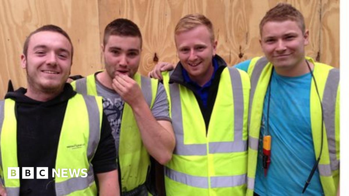 UK construction workers 'at risk' since government cuts - BBC News